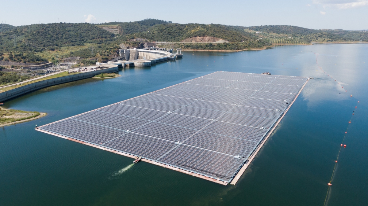 EDP inaugura maior central solar flutuante da Europa em Alqueva - Rádio ...