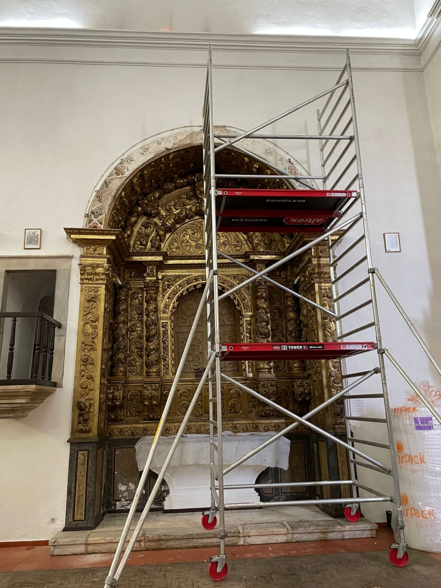 Obras de restauro da talha da Igreja de Vila de Frades tiveram inicio ...
